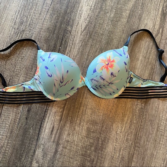 PINK Victoria's Secret | Intimates & Sleepwear | 32dd Victorias Secret ...